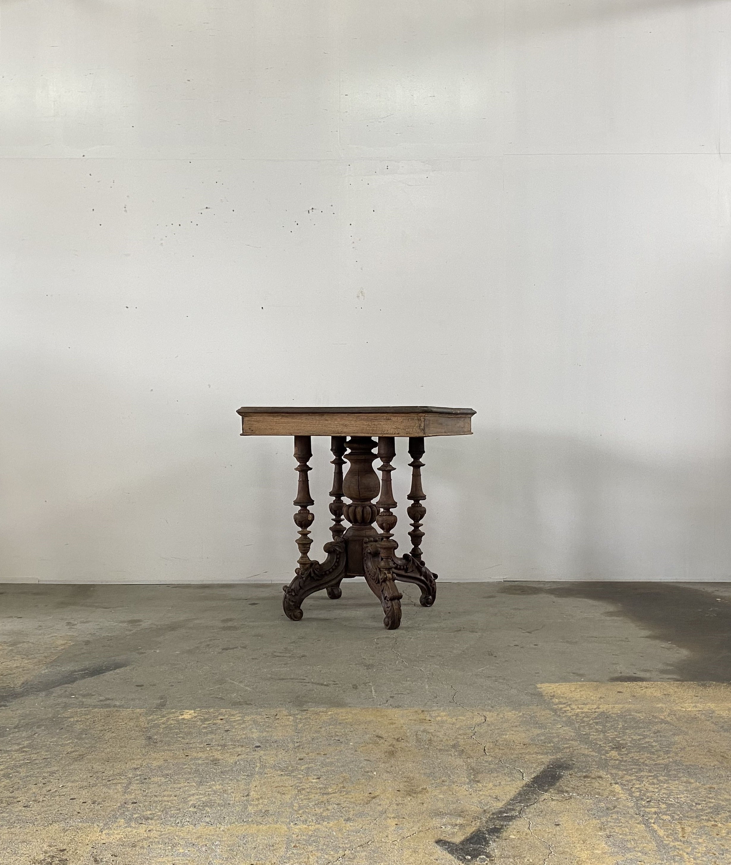 Pedestal Tabel – Round trip Antiques