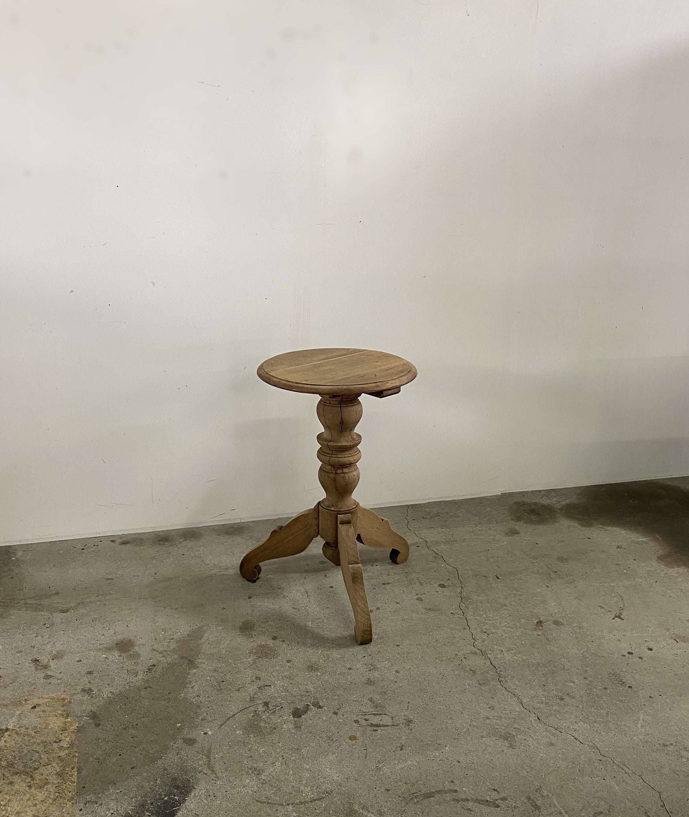 Side Table – Round trip Antiques
