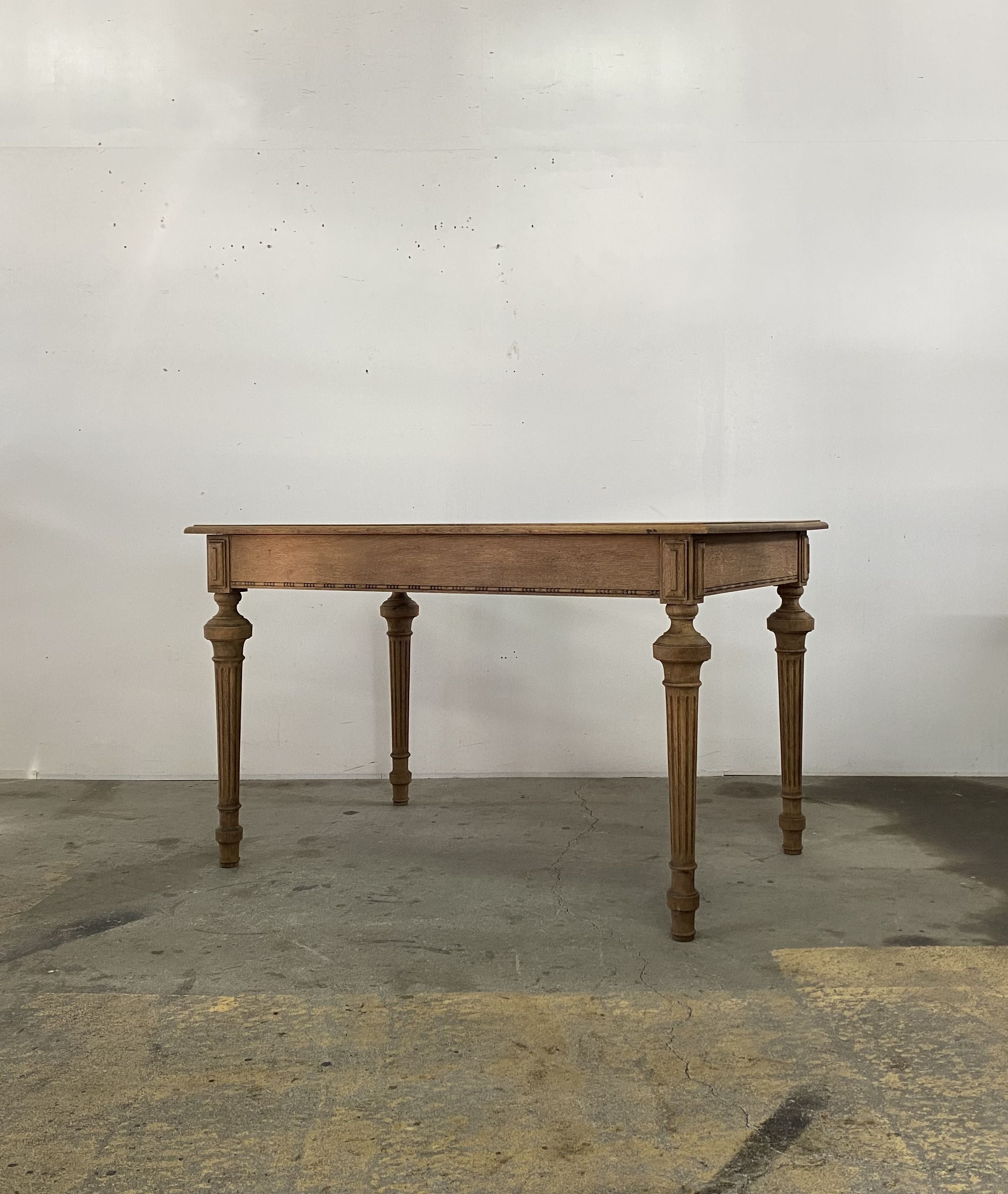 French oak Table – Round trip Antiques