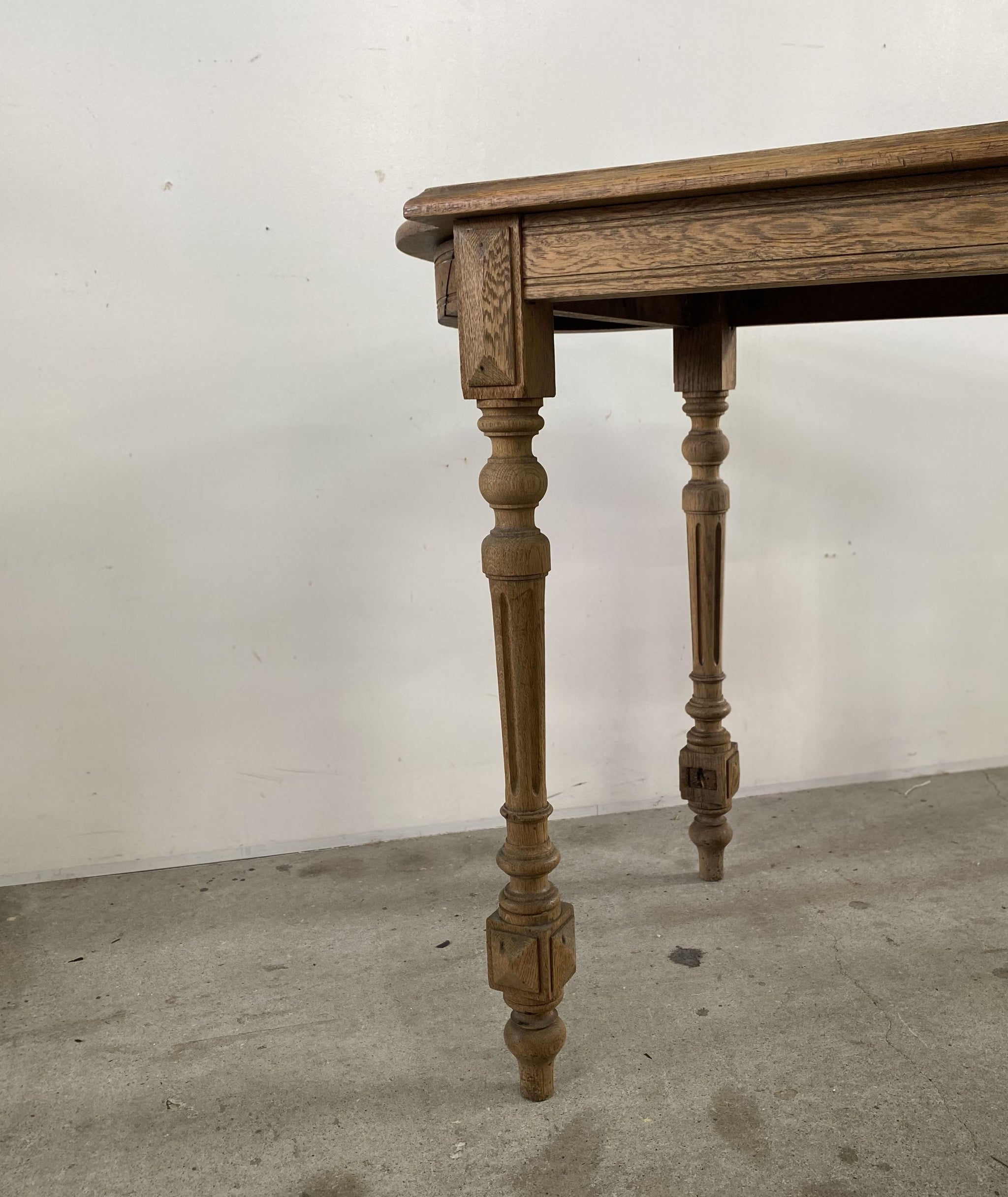 Oak Table – Round trip Antiques
