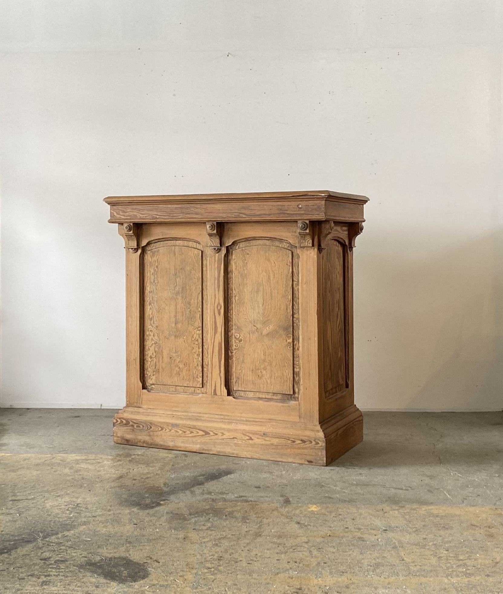 Shop Counter – Round trip Antiques