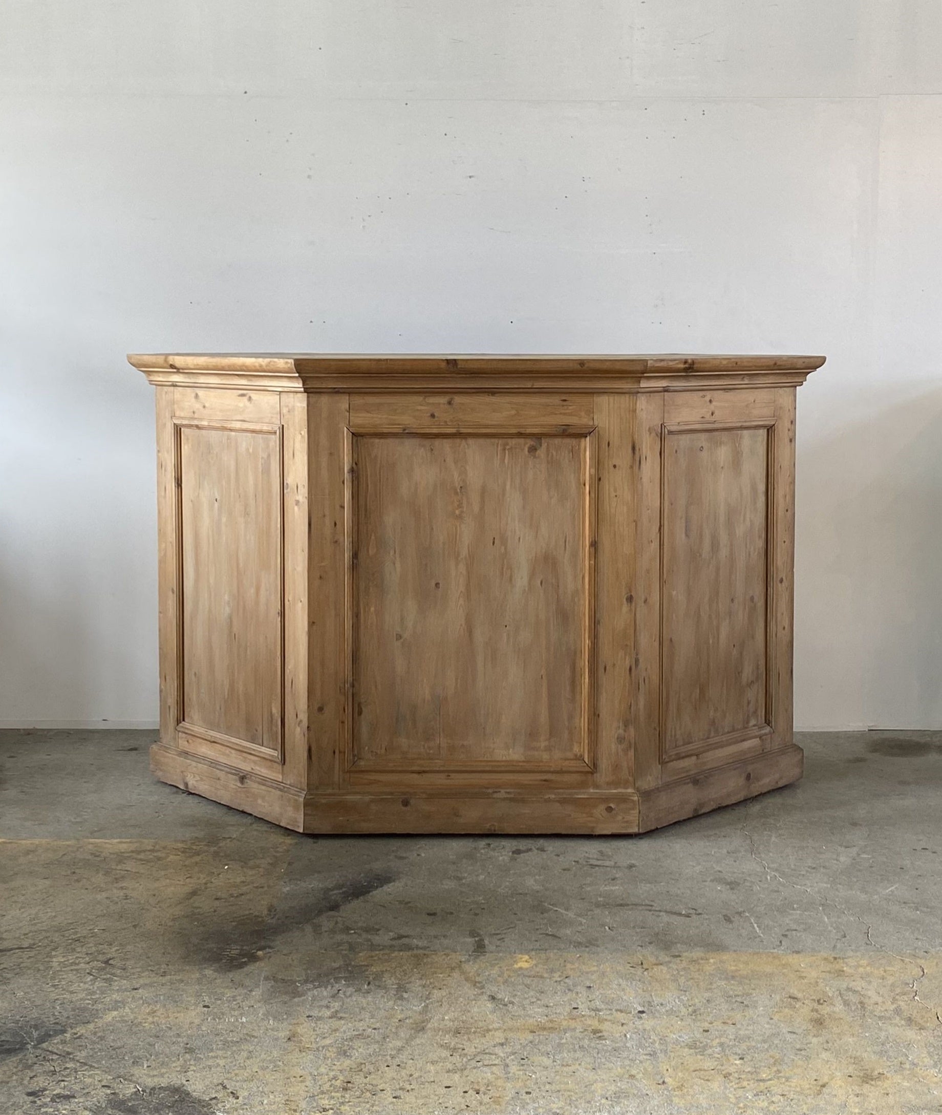 Shop Counter – Round trip Antiques
