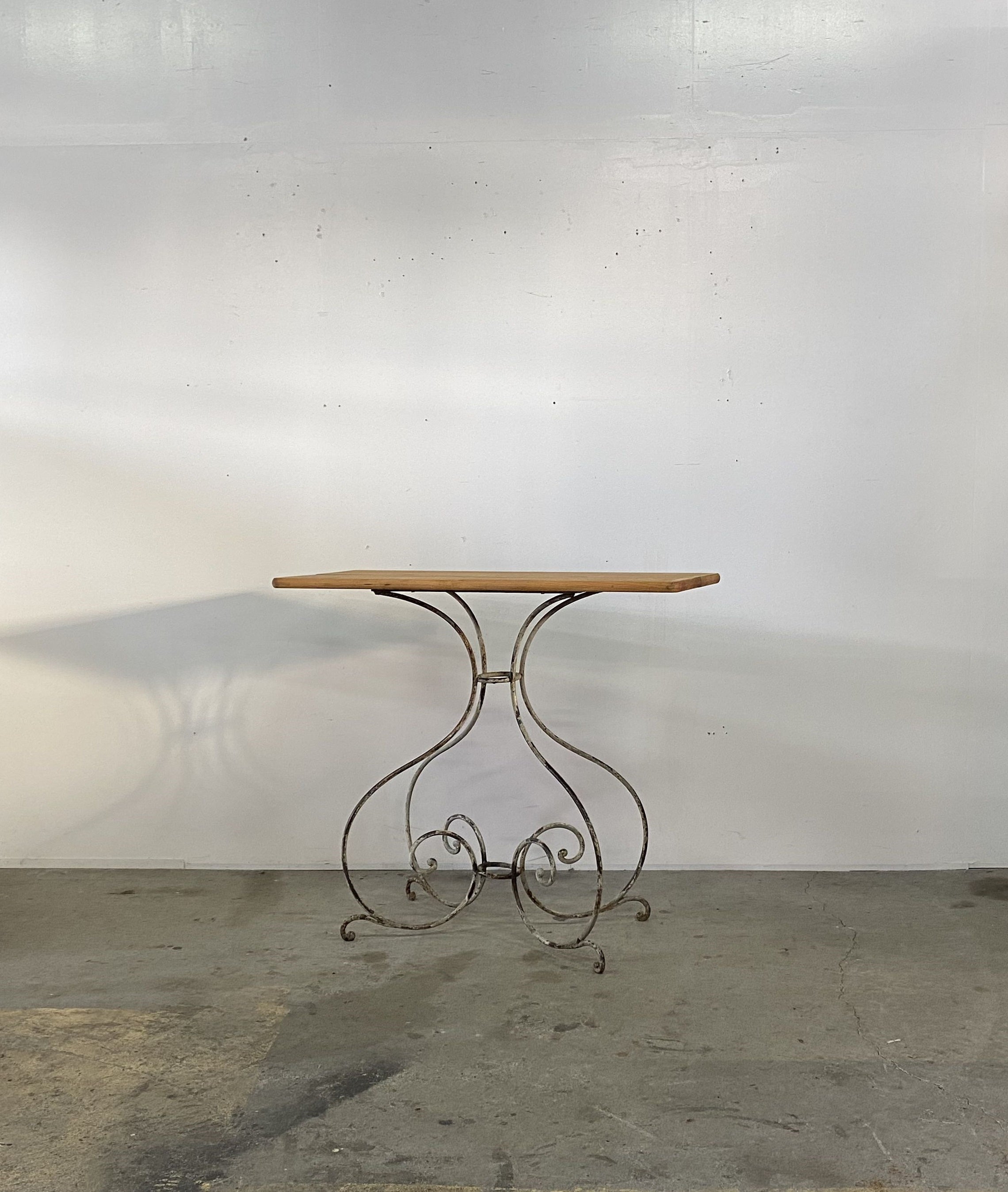 Iron Leg Table – Round trip Antiques