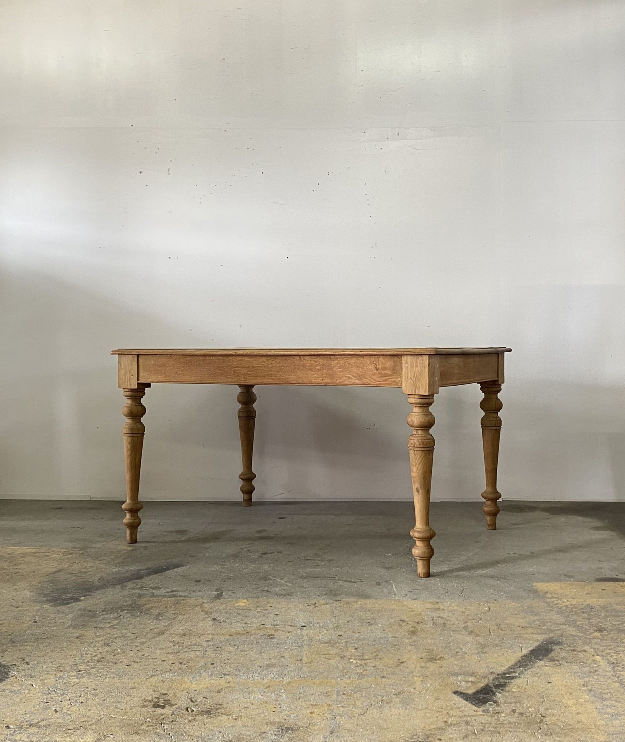 French oak Table – Round trip Antiques